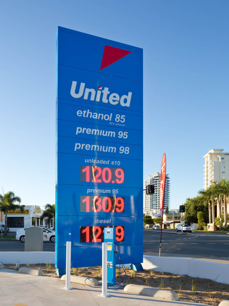 United Petroleum (5 Stores) - Hutchinson Builders