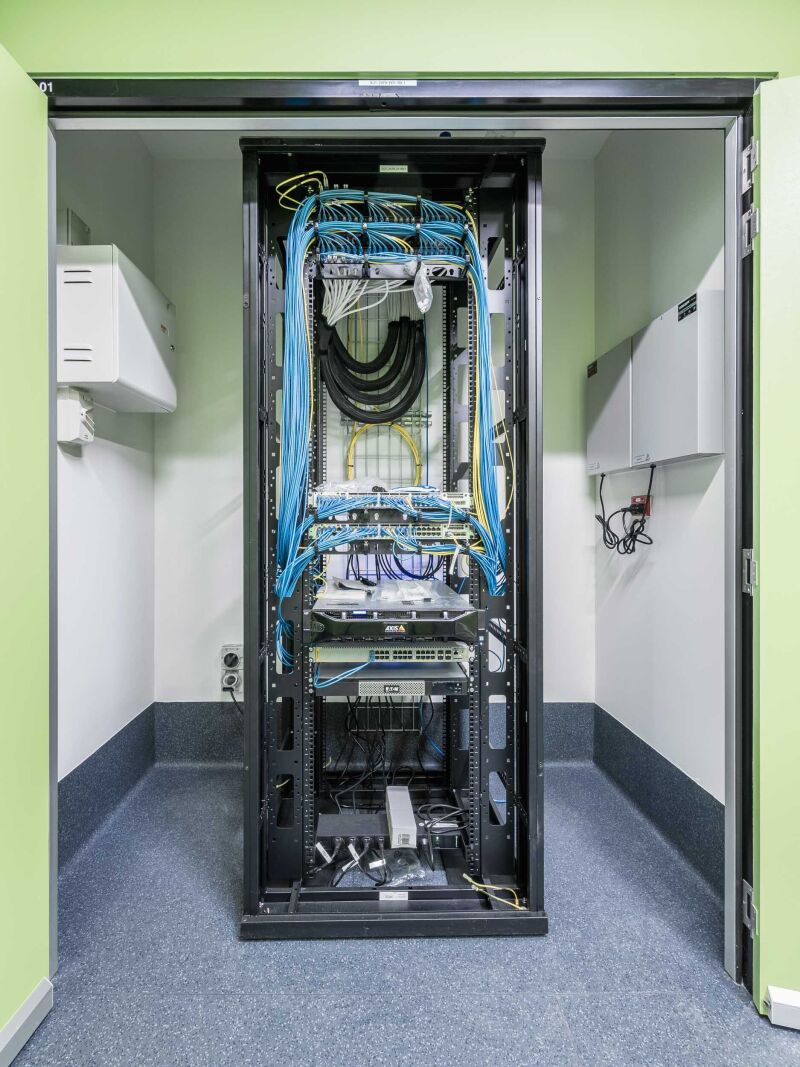 Burnet Tower PC2 Laboratory Refurbishment - Hutchinson Builders