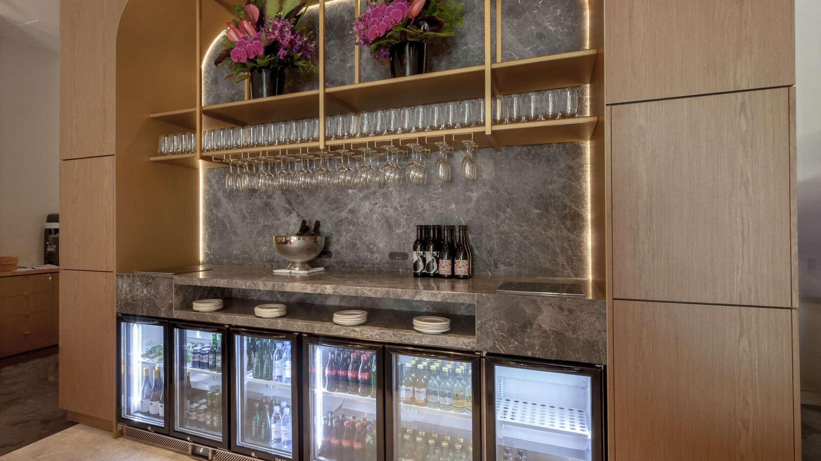Pullman Adelaide Executive Lounge - Hutchinson Builders